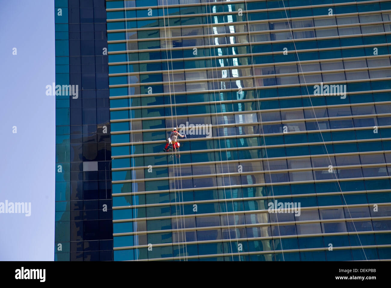 Skyscraper cleaning hi-res stock photography and images - Alamy