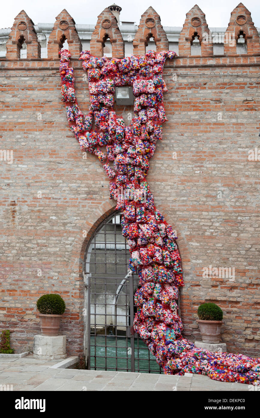 "Wasteland": a Maria Cristina Finucci's work of art, at the Ca' Foscari ...