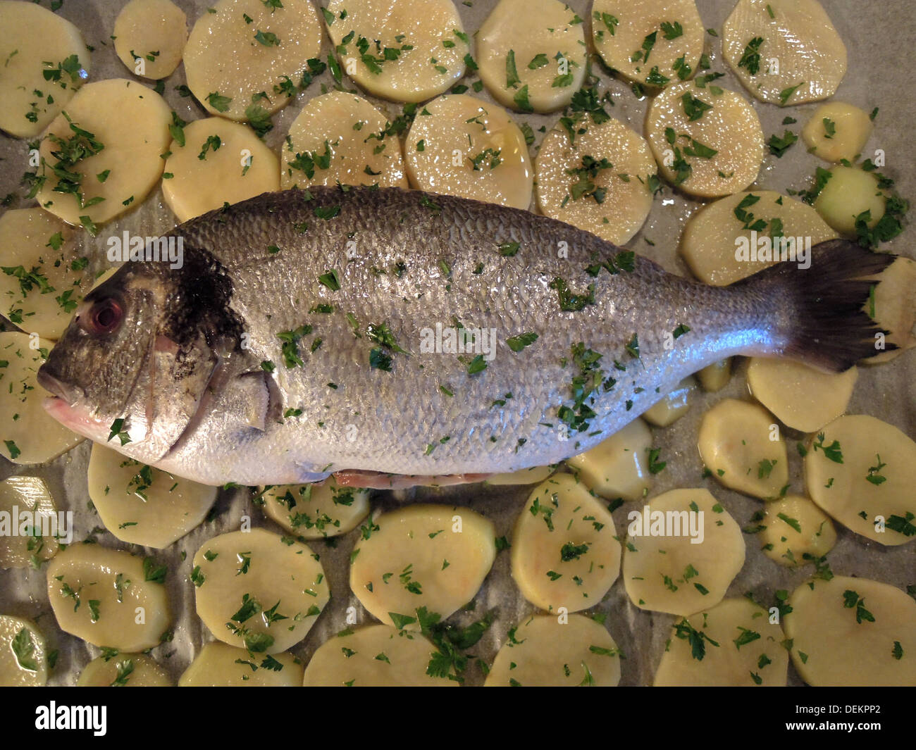 Oven fish and potatoes hi-res stock photography and images - Alamy