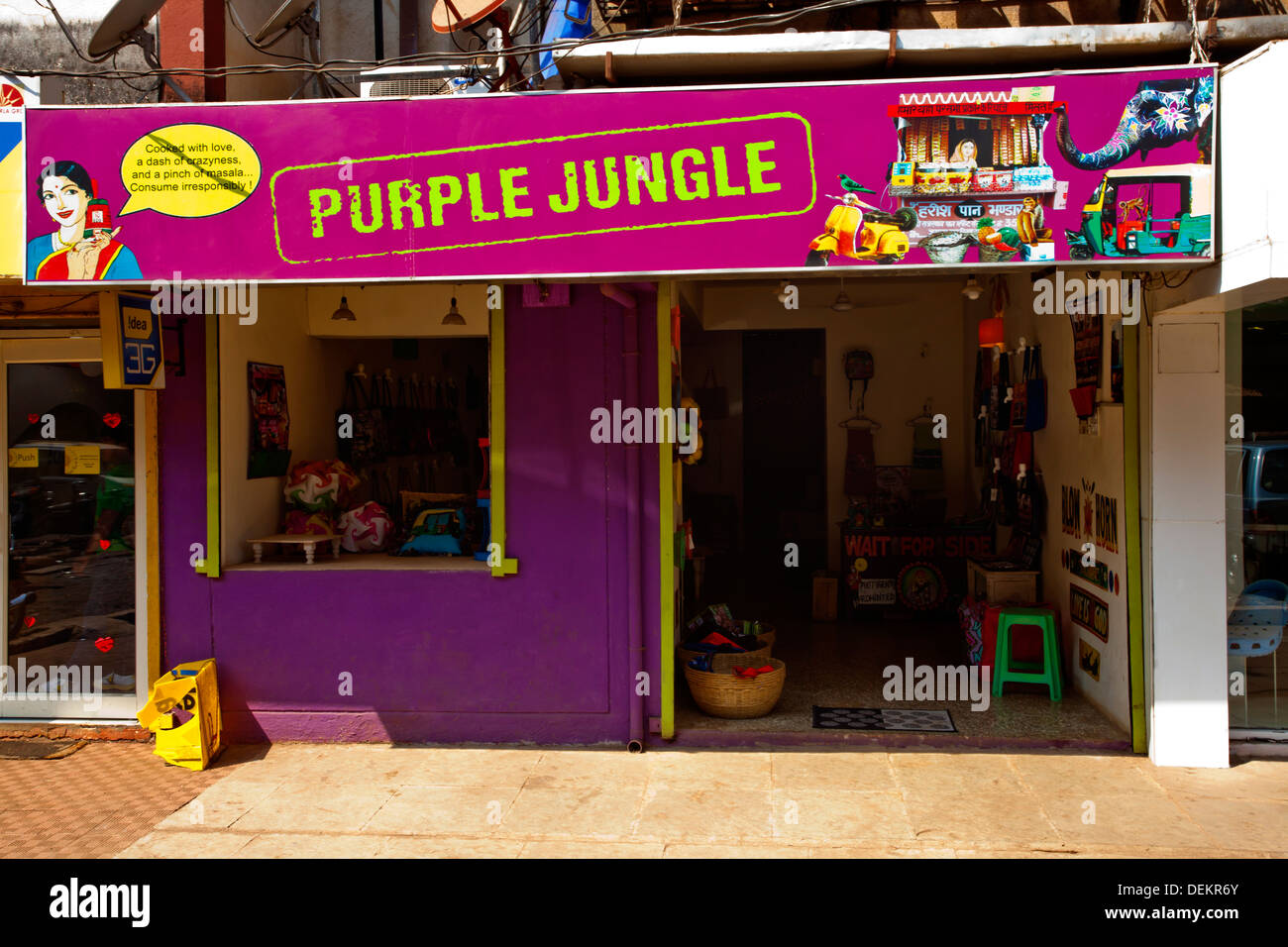 Purple jungle hi-res stock photography and images - Alamy