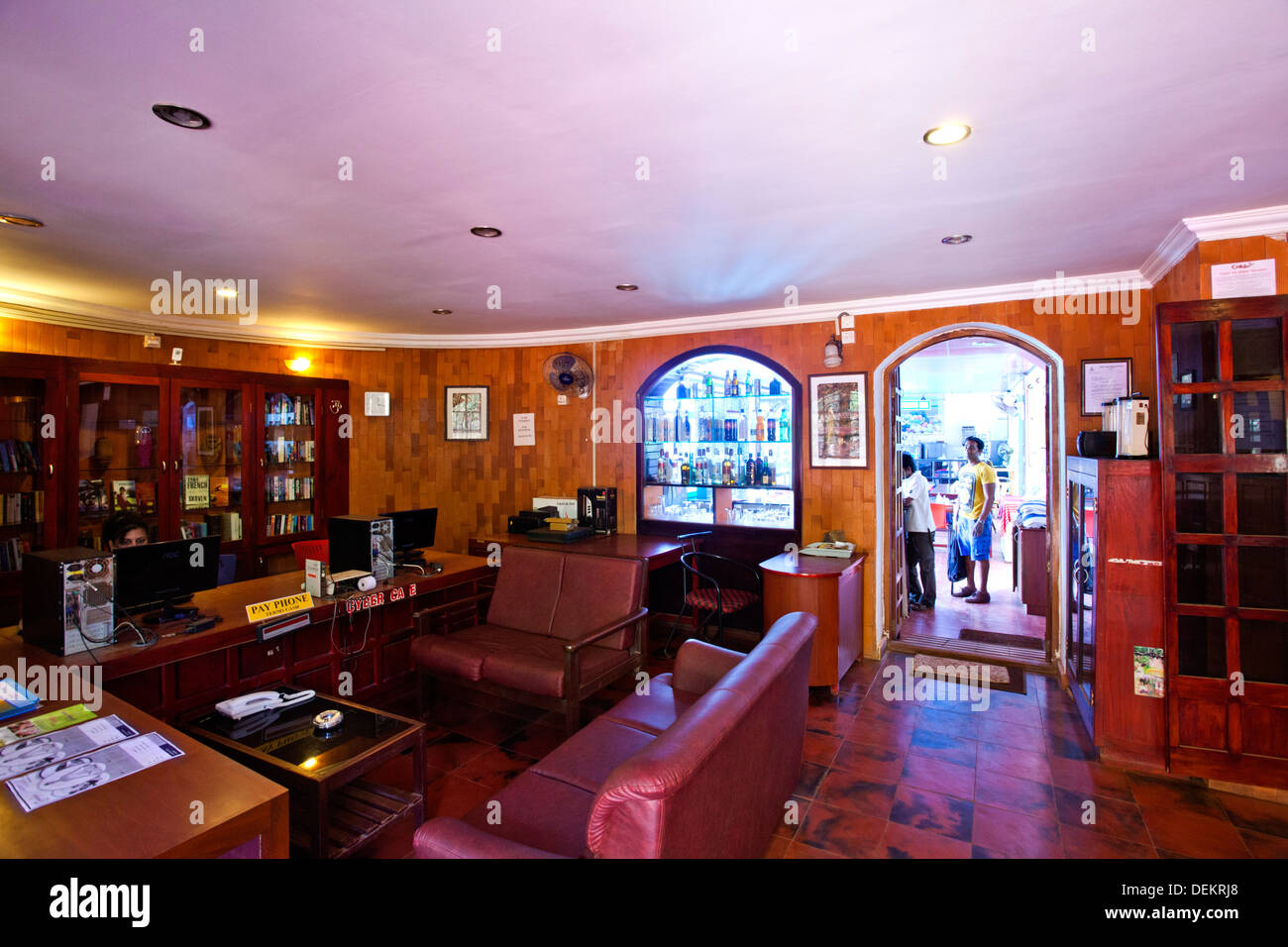 Modern hotel reception interiors hi-res stock photography and images ...