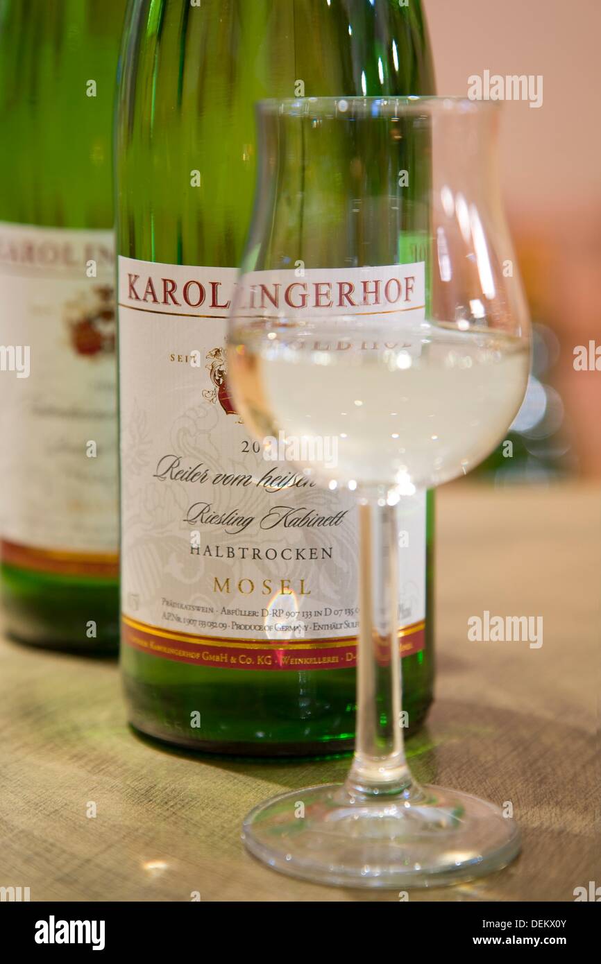Reisling wine germany hi-res stock photography and images - Alamy
