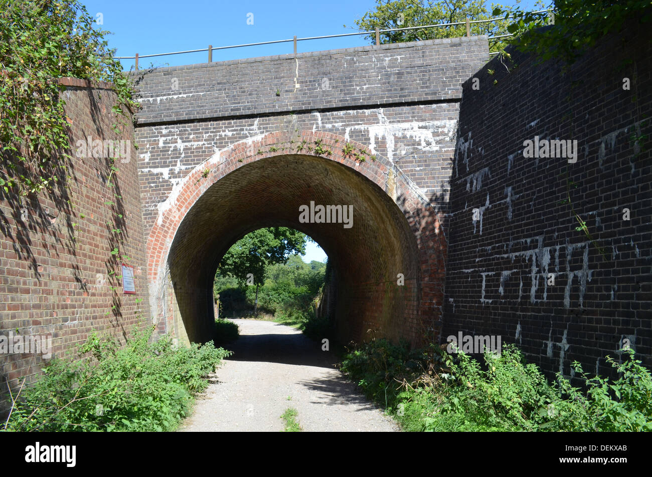 Brick railway bridge hi-res stock photography and images - Alamy