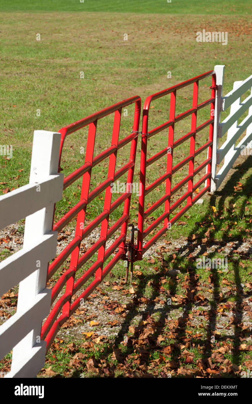 At the red gate hi-res stock photography and images - Alamy