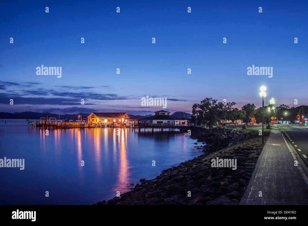 Buildings on water hi-res stock photography and images - Alamy