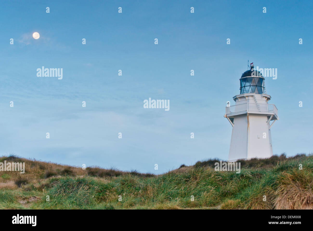 Lighthouse full view hi-res stock photography and images - Alamy