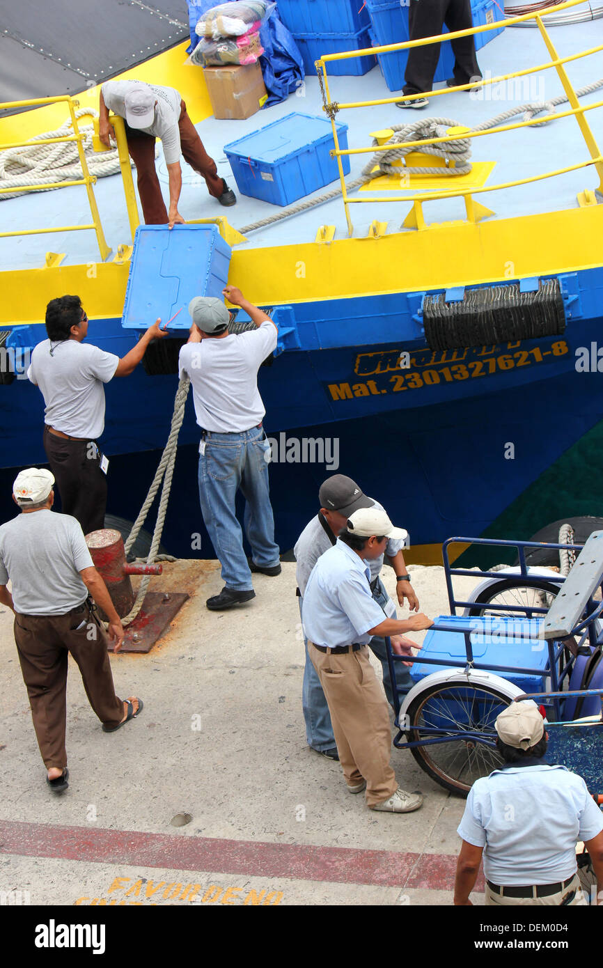 Ferry workers hi-res stock photography and images - Alamy