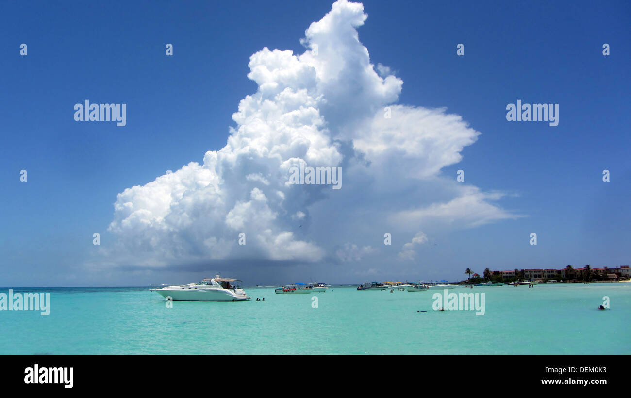 Caribbean sea clear water Island Stock Photo - Alamy
