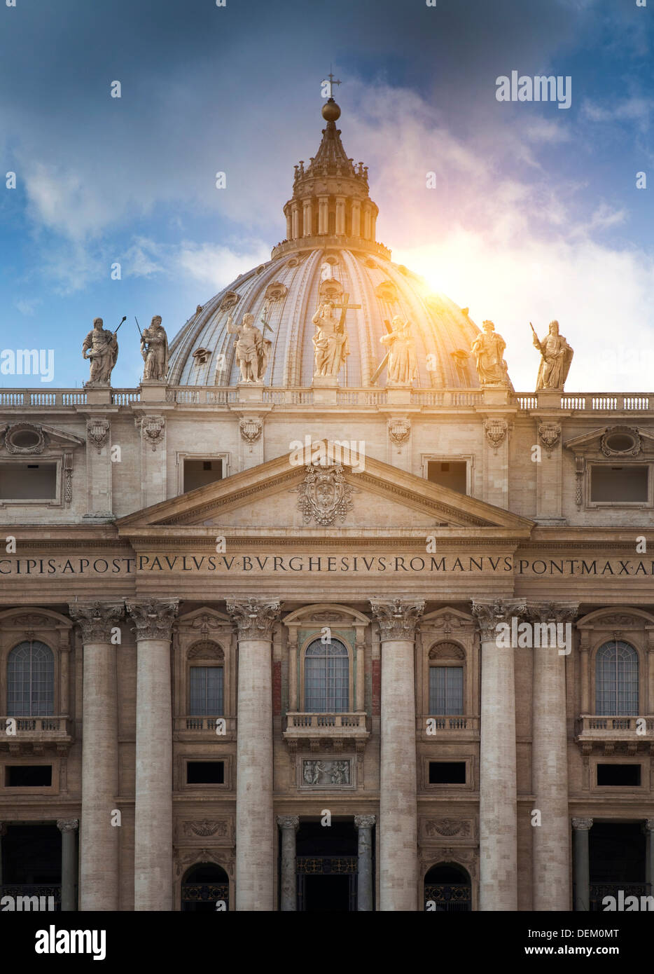 Sun behind statue hi-res stock photography and images - Alamy