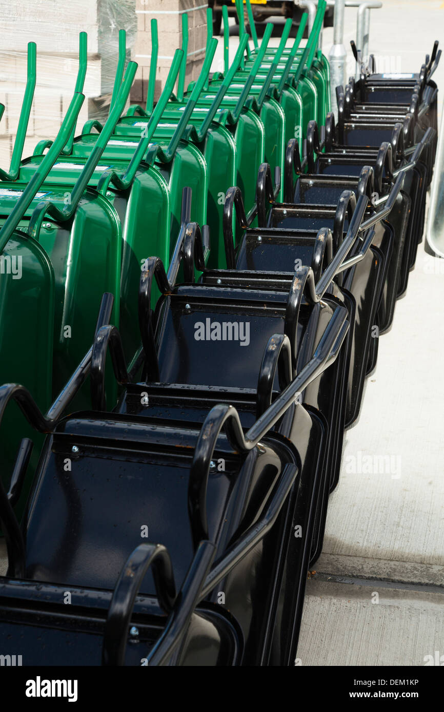 stacked rows of new builders wheelbarrows Stock Photo - Alamy