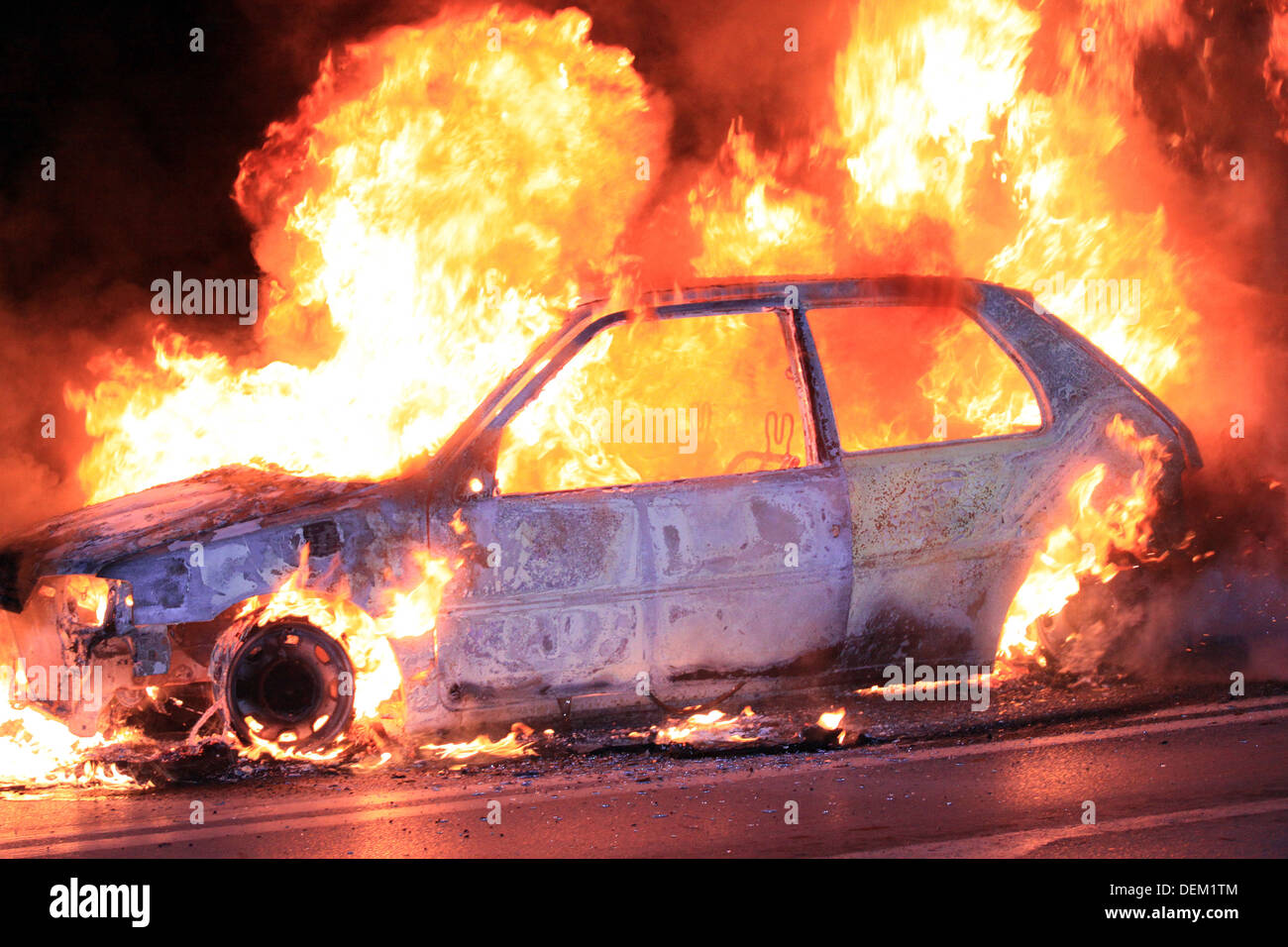 Burning Car Stock Photos & Burning Car Stock Images - Alamy