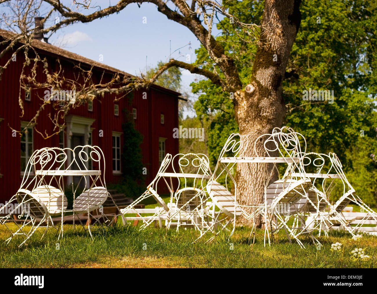 Metal dining tables hi-res stock photography and images - Alamy