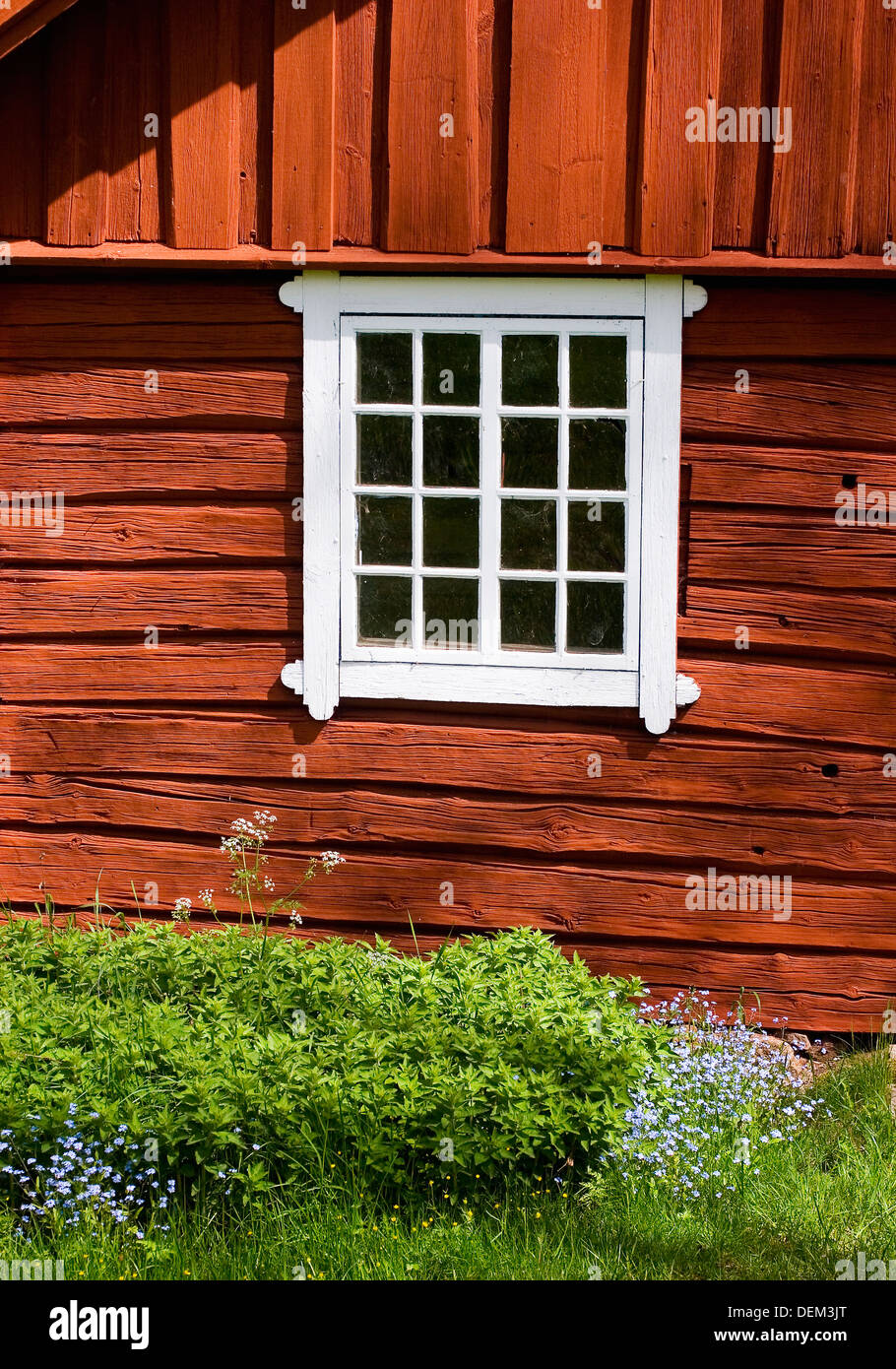 White Frame Window of Red Cottage Stock Photo - Alamy
