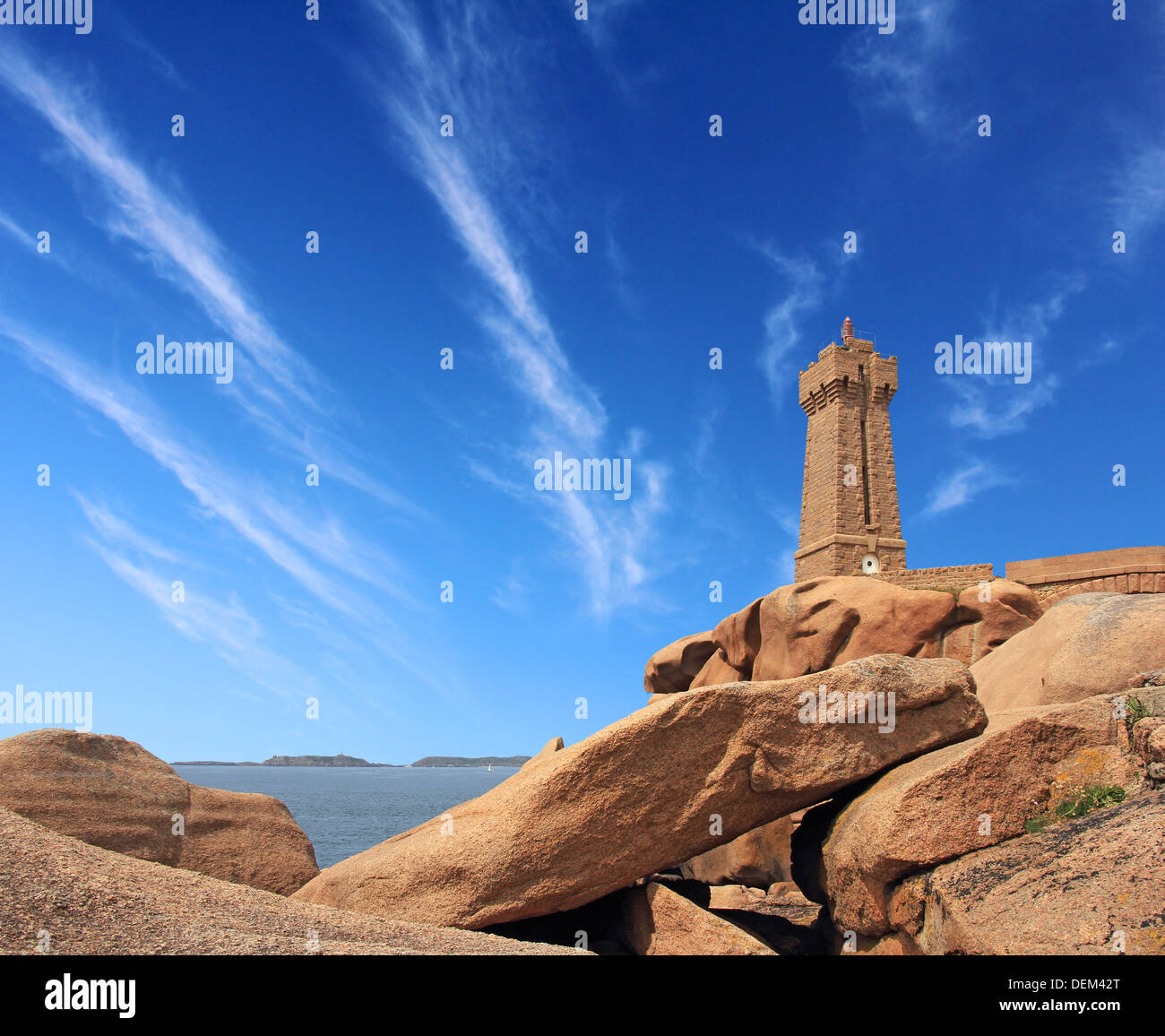 Pors Kamor lighthouse, Ploumanac'h, Brittany, France Stock Photo - Alamy