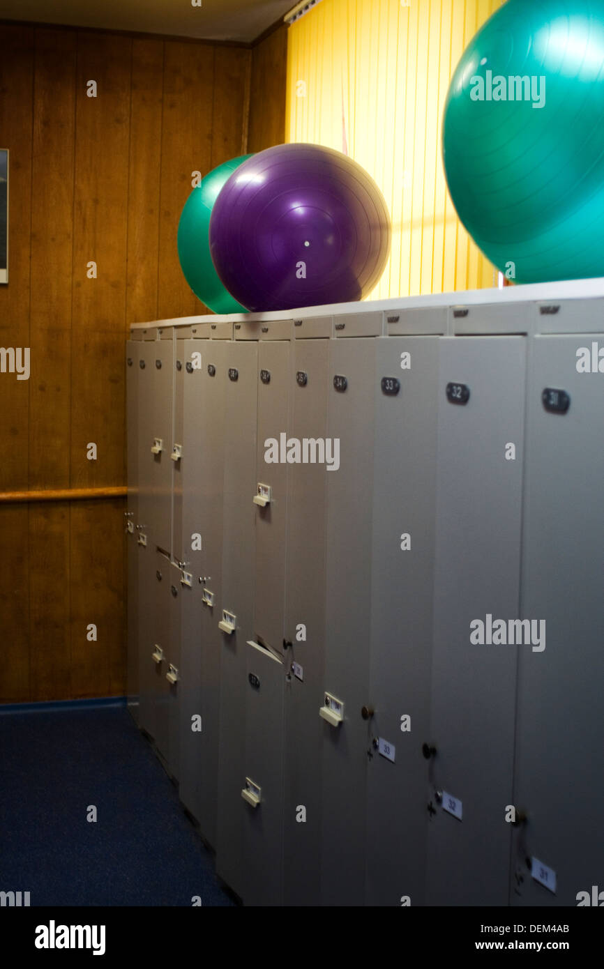 Physio balls hi-res stock photography and images - Alamy