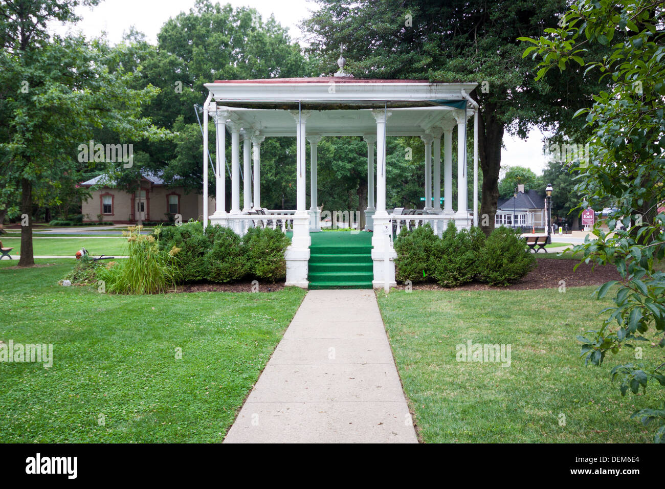White house north portico hi-res stock photography and images - Alamy