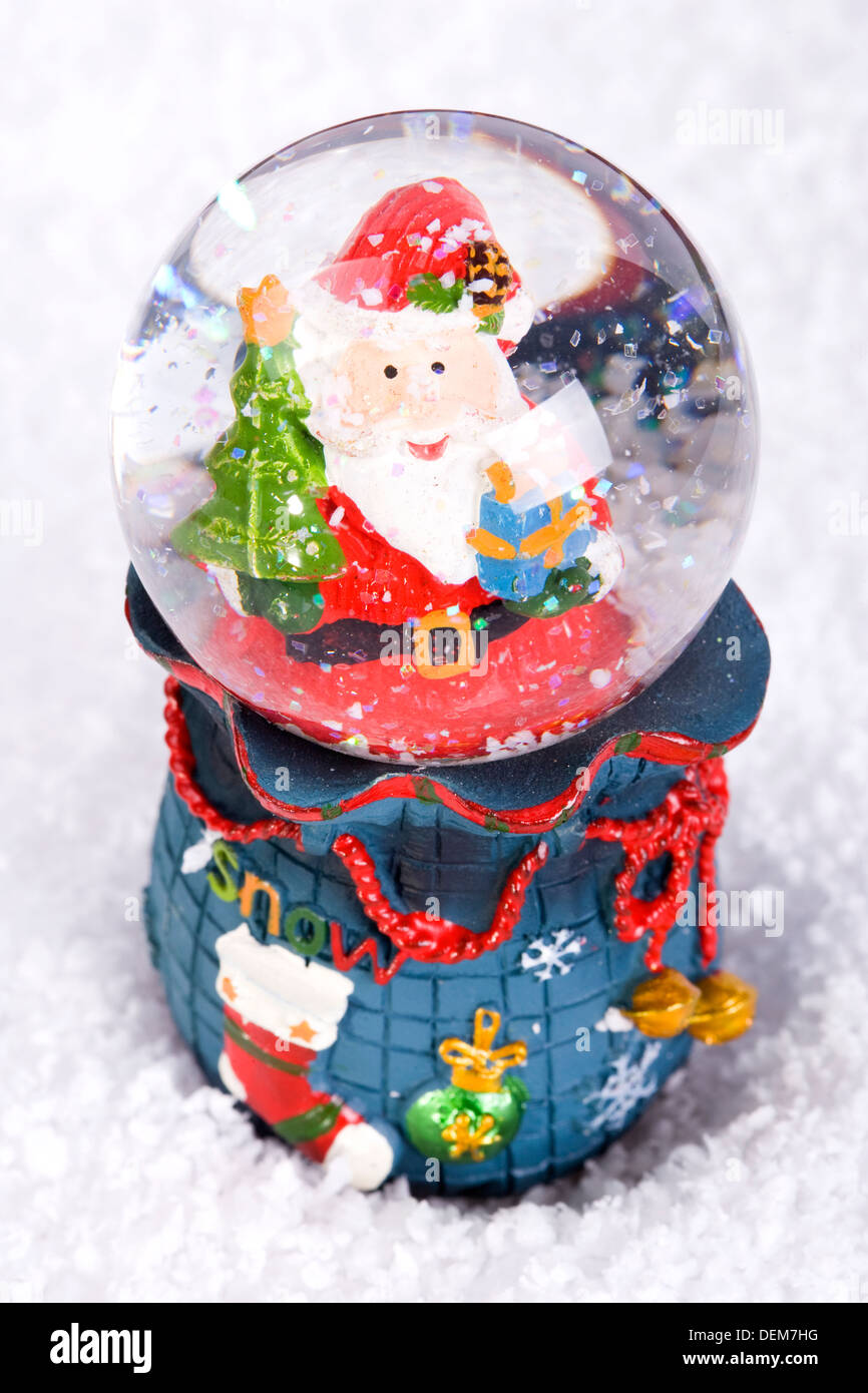 Christmas snow globe hi-res stock photography and images - Alamy