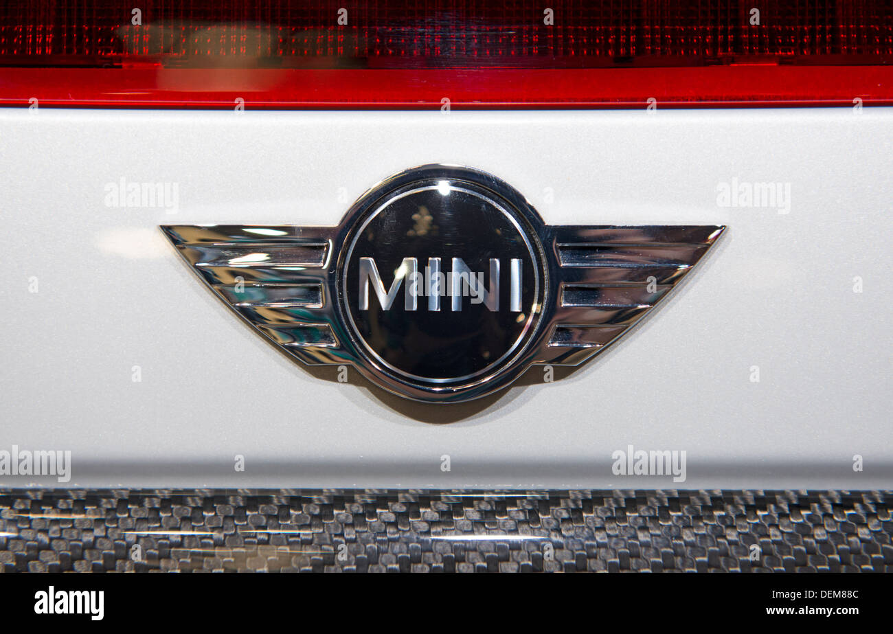Mini cooper logo hi-res stock photography and images - Alamy