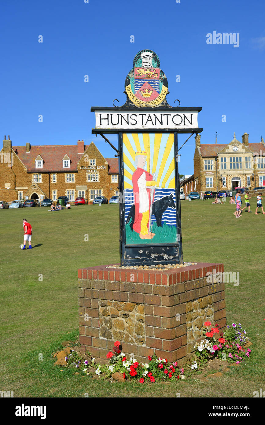 Town hall and the green at hunstanton hi-res stock photography and ...