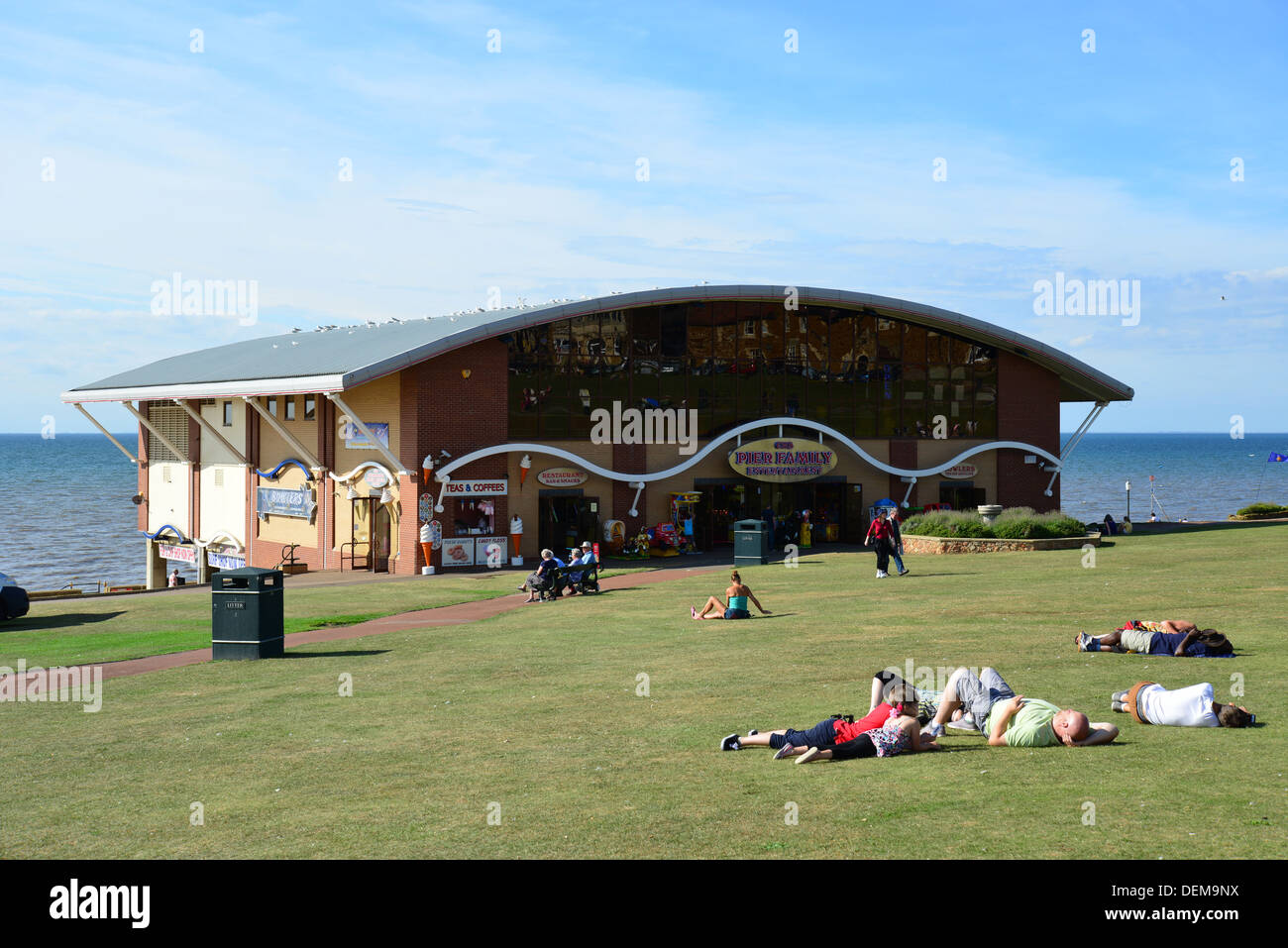 Hunstanton pier hi-res stock photography and images - Alamy