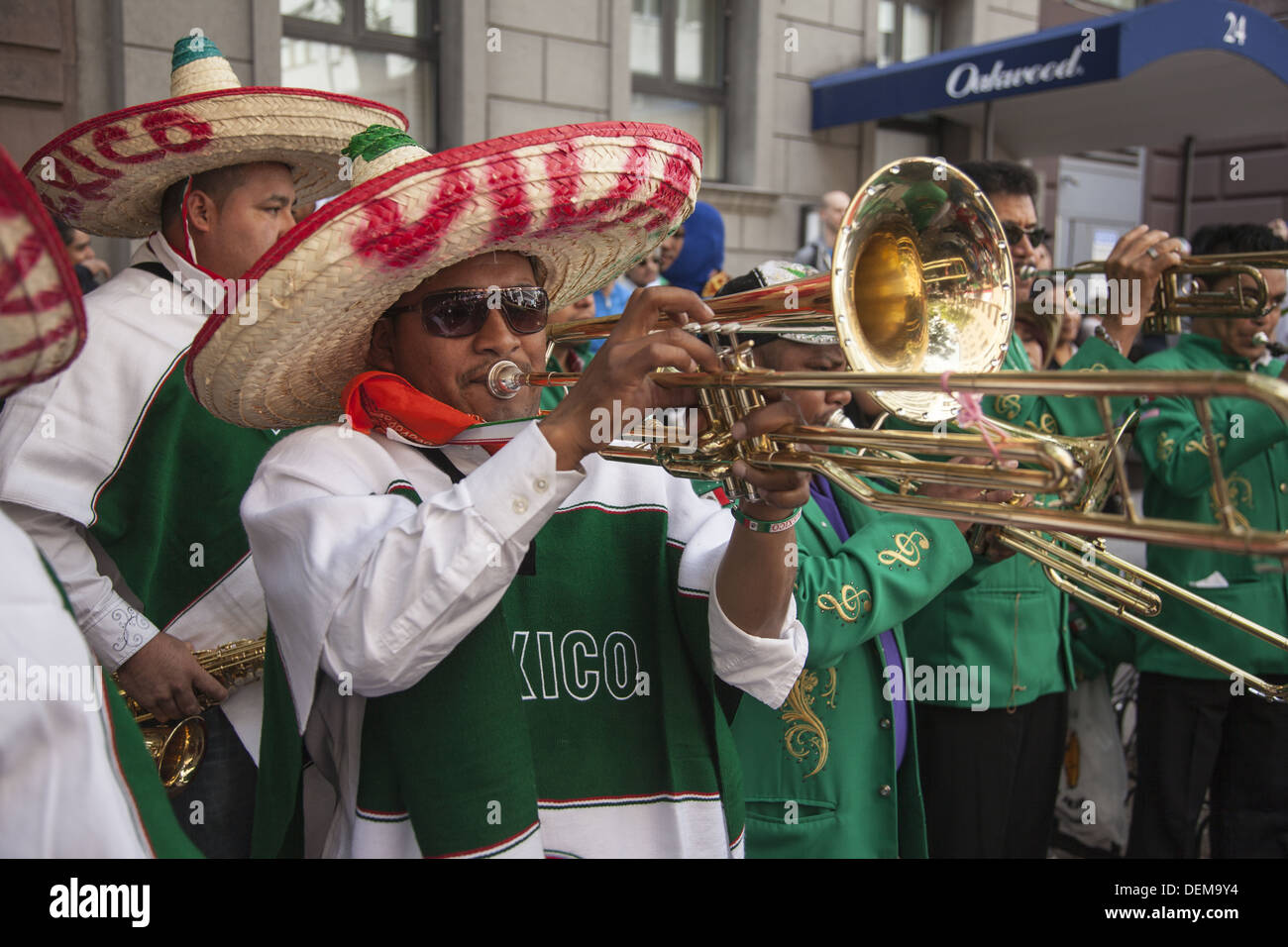 Mexican Independence Day Parade on Madison Avenue, NYC Stock Photo - Alamy