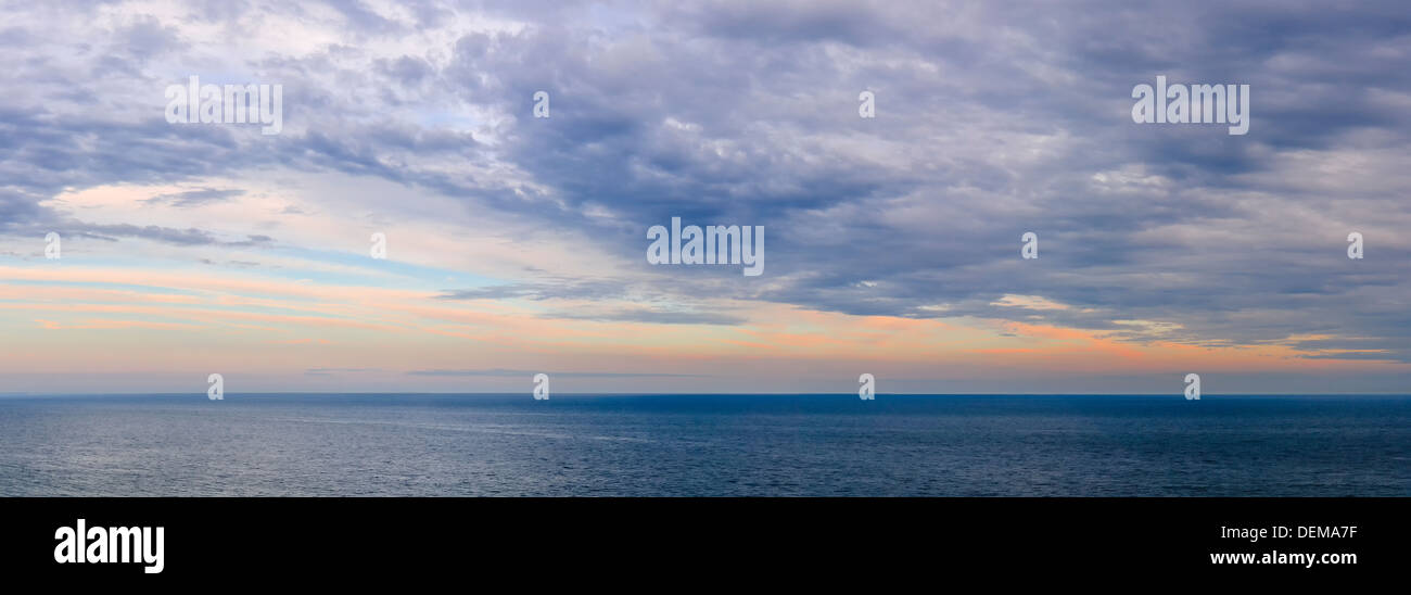 Cloudy sky over ocean sunset hi-res stock photography and images - Alamy