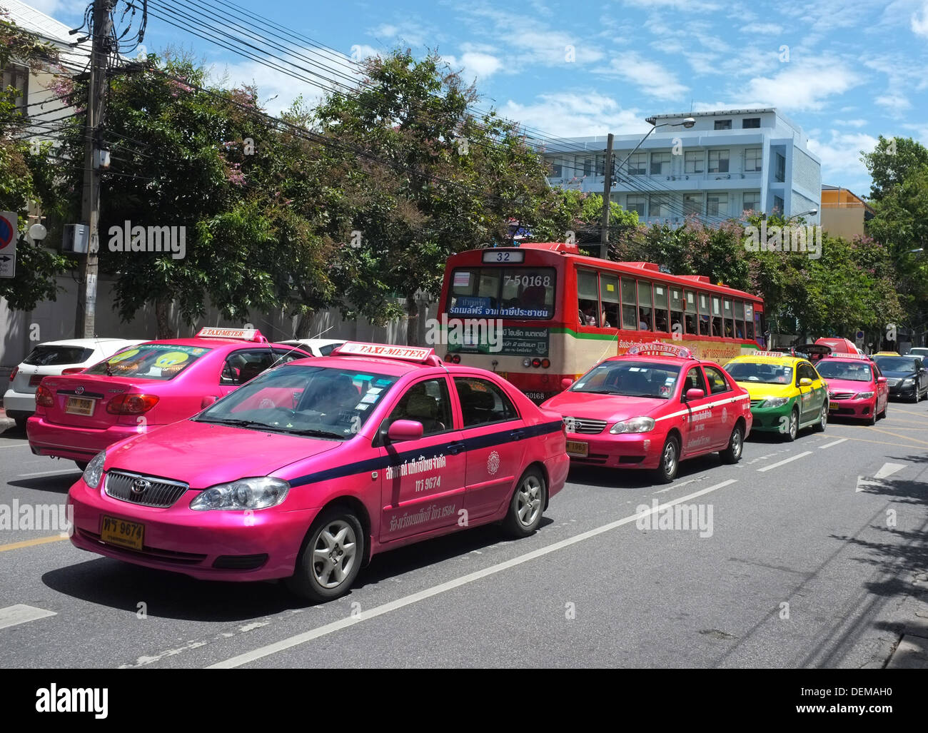 Bangkok taxi taxis bus transportation hi-res stock photography and ...