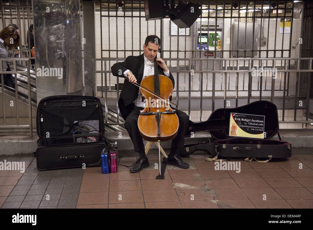 Classical musician plays the cello in an NYC subway station for tips ...