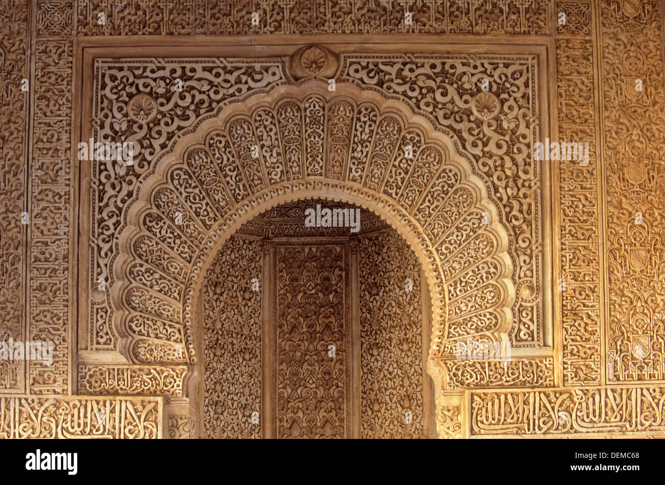 Mihrab dorado hi-res stock photography and images - Alamy