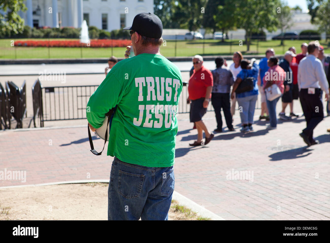Christian street preacher proselytizing in front of the White House ...
