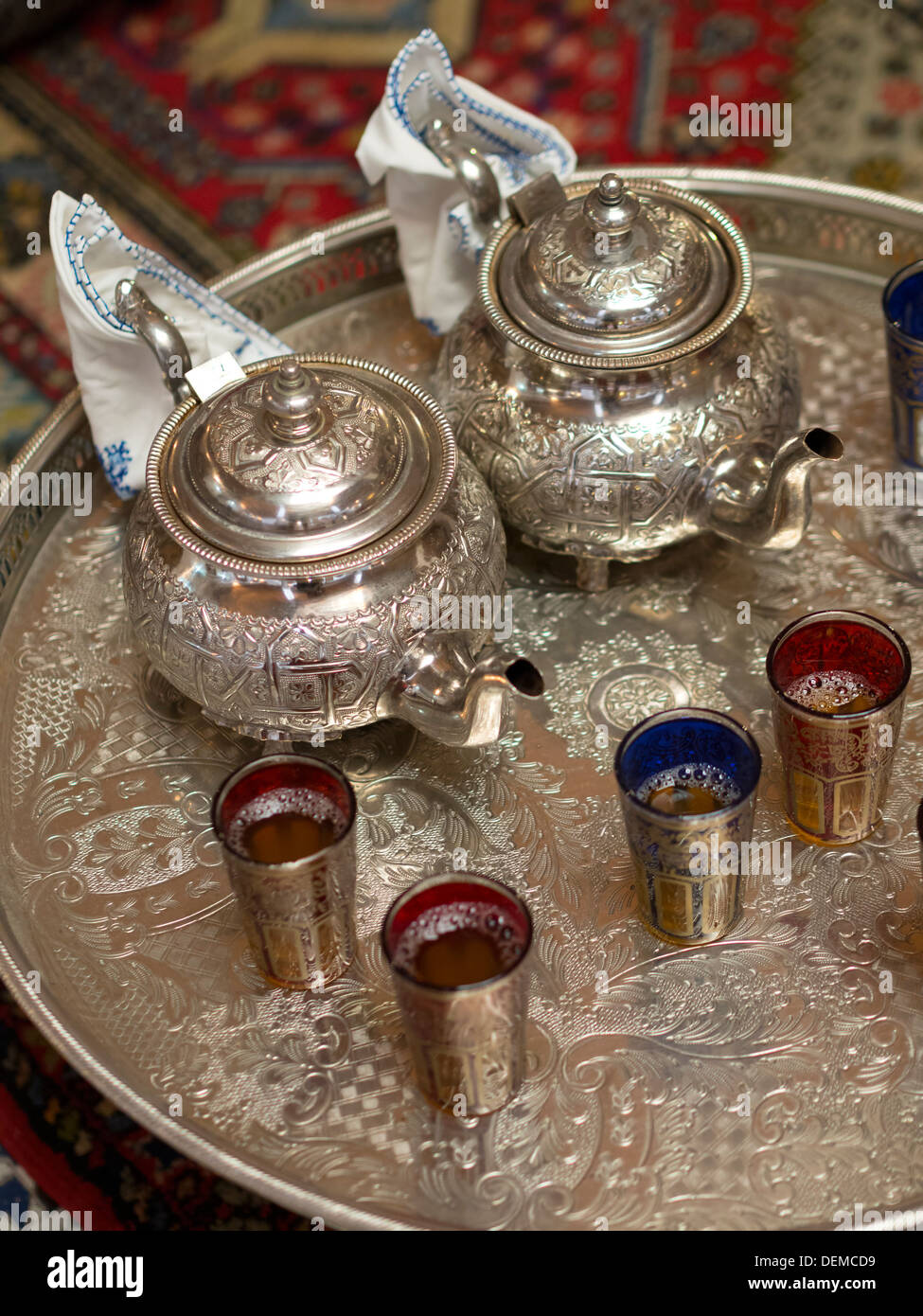 Silver service table hi-res stock photography and images - Alamy