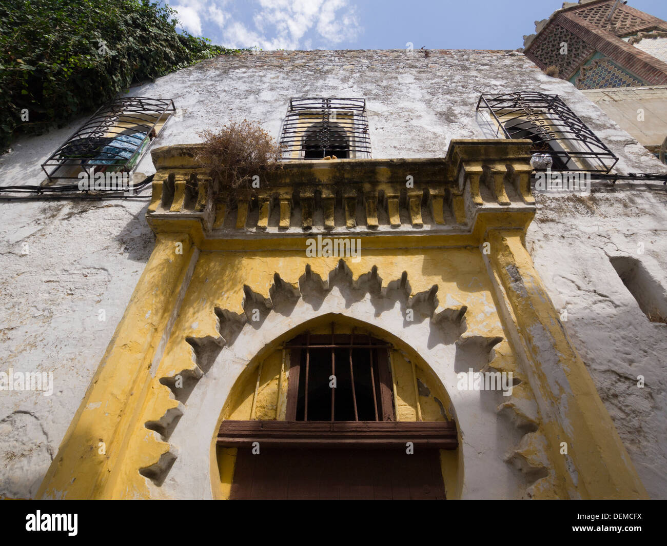 Arabesque arch on a building in Tangier, Morocco Stock Photo - Alamy