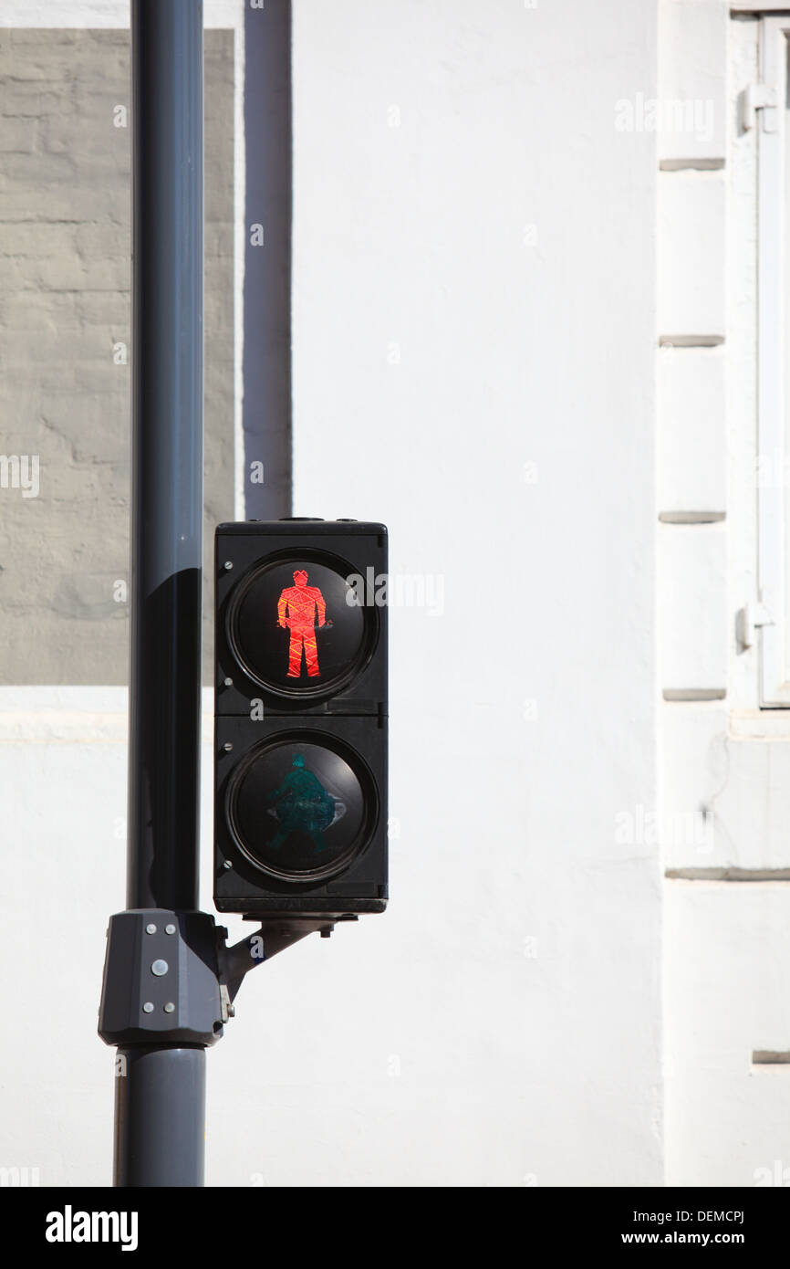 Red color on the traffic light in the city street Stock Photo - Alamy