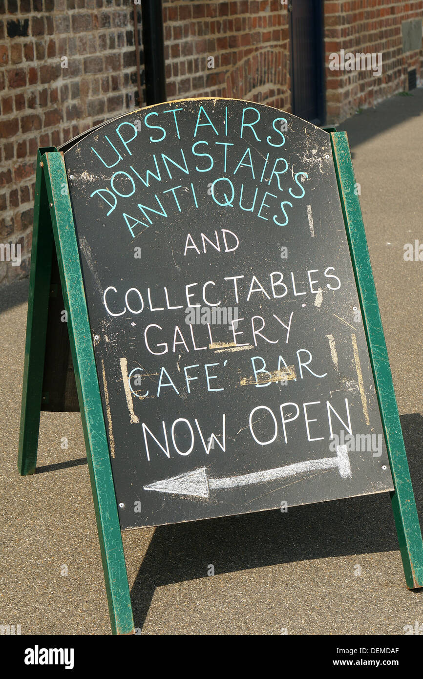 Old gloucester street road sign hi-res stock photography and images - Alamy
