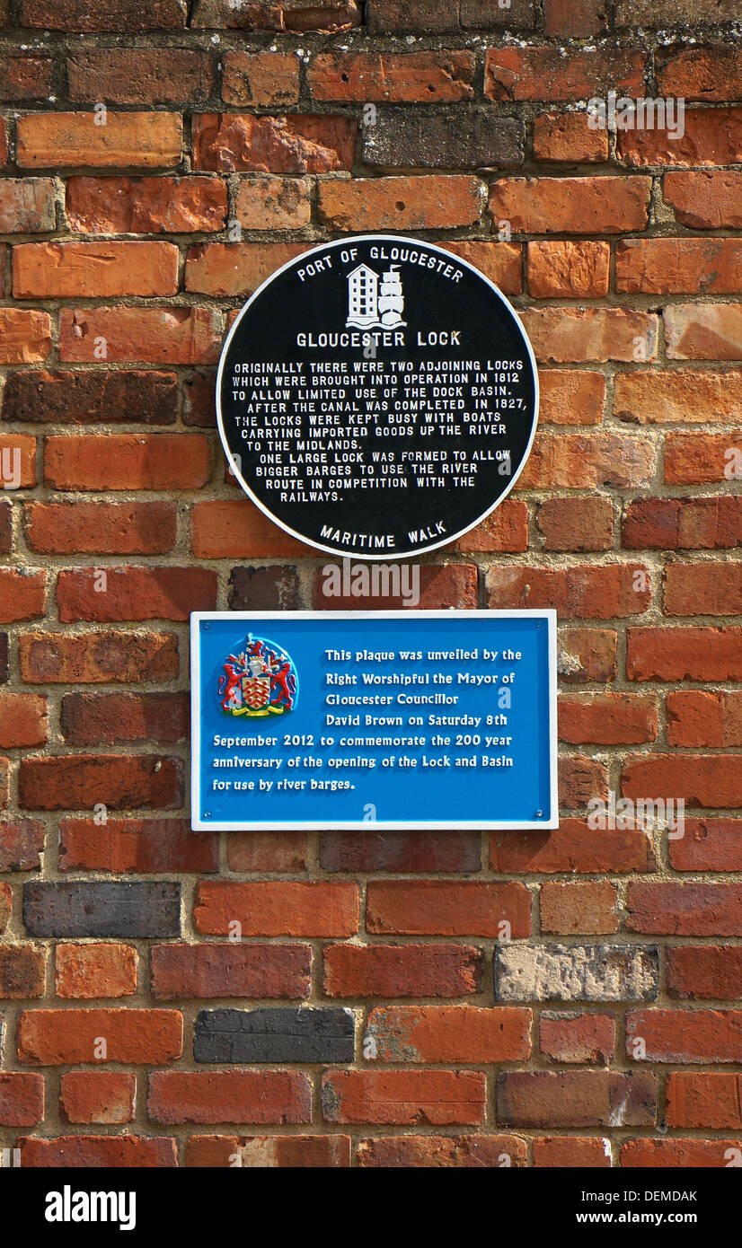 Old gloucester street road sign hi-res stock photography and images - Alamy