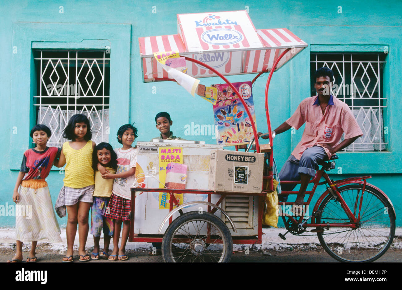 Icecream cart hi-res stock photography and images - Alamy