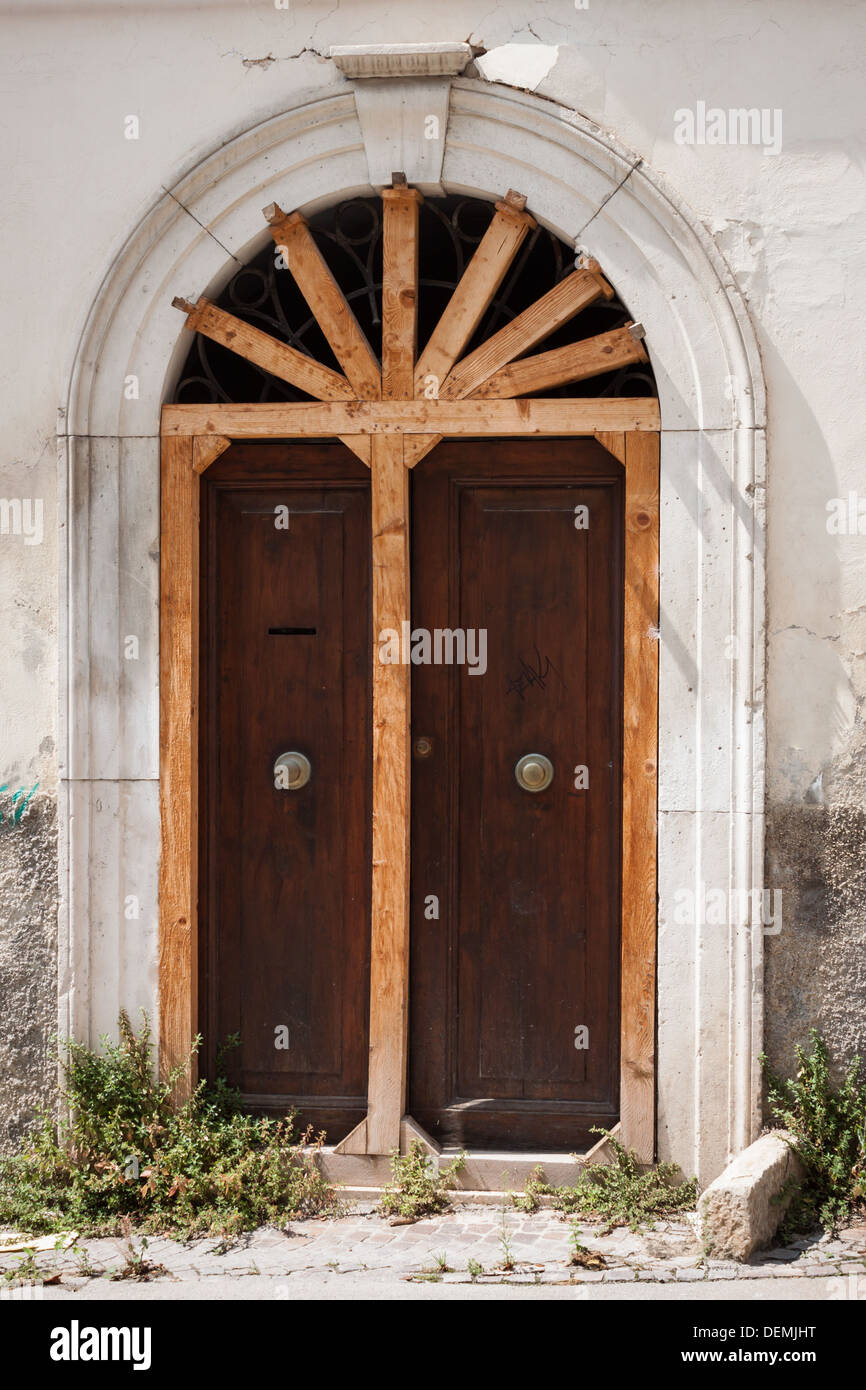 Earthquake door hi-res stock photography and images - Alamy