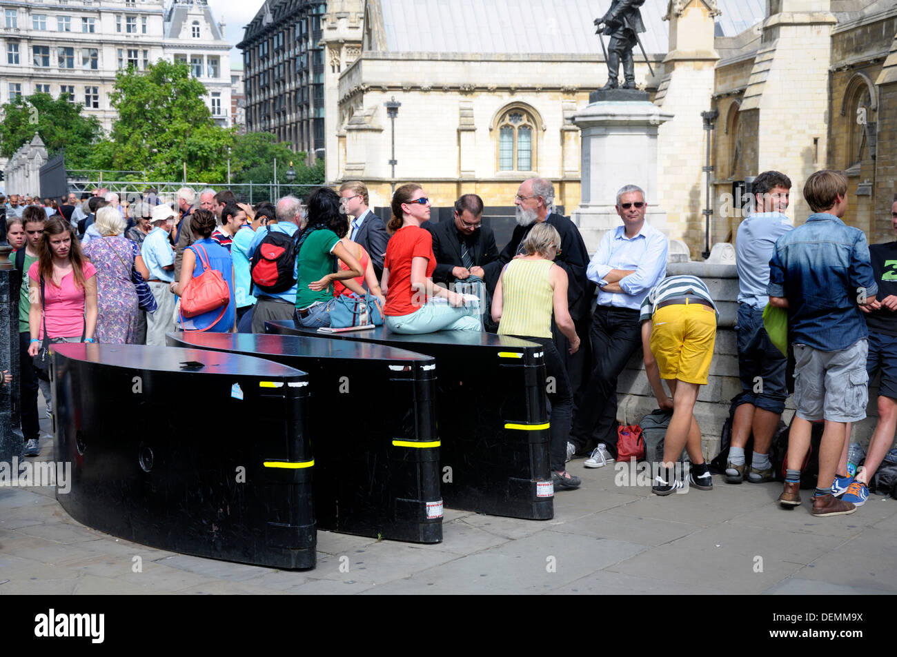 London, England, UK. Westminster - Queue for the public gallery in the ...