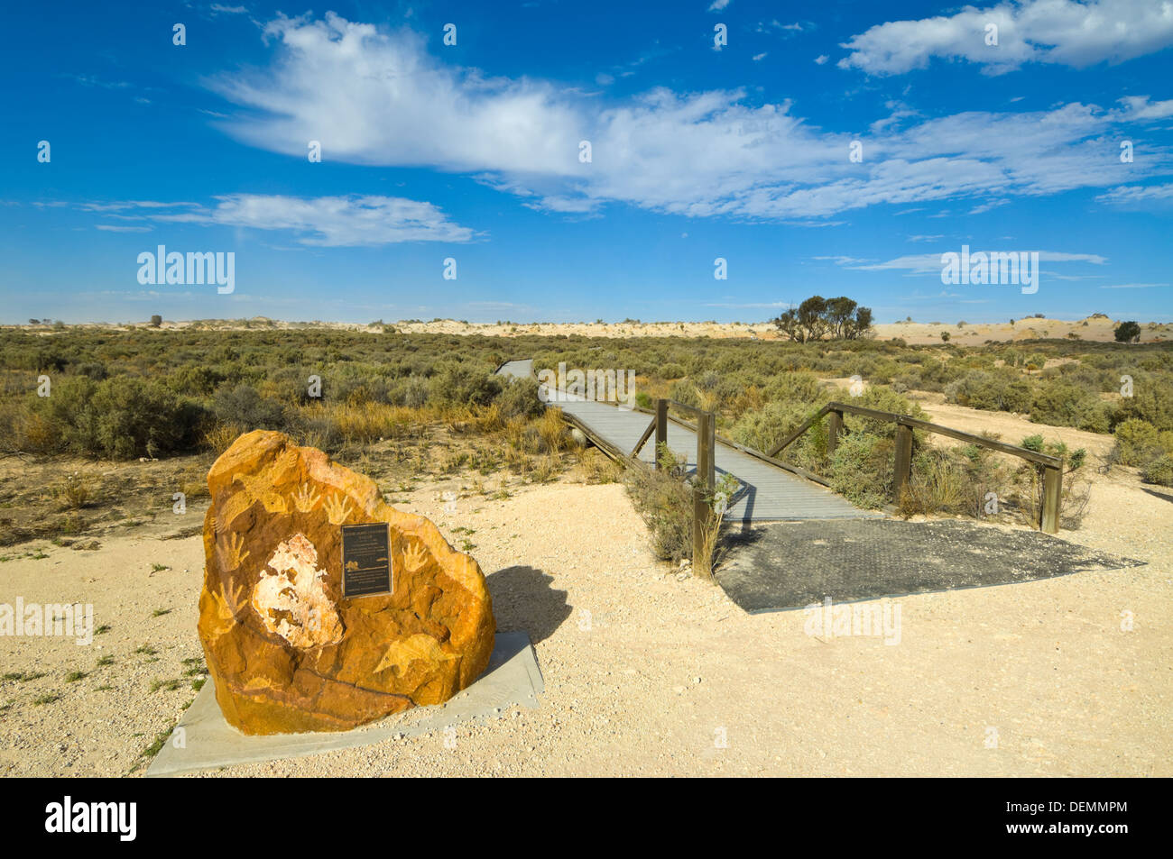 Memorial to Leslie James (Whyman) Taylor, Aboriginal Tour Guide, Mungo ...