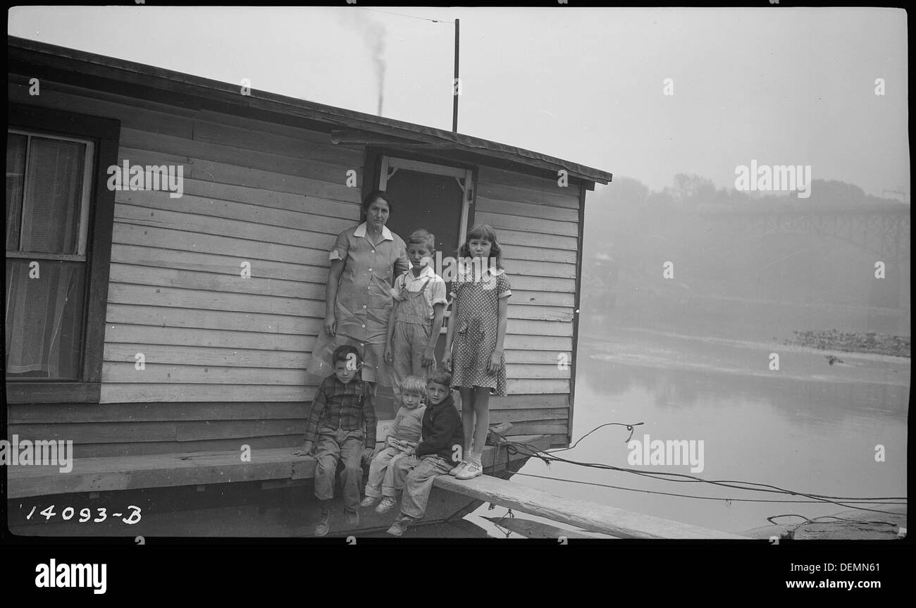 Wooliver, Shady, family and home - 281488 Stock Photo - Alamy