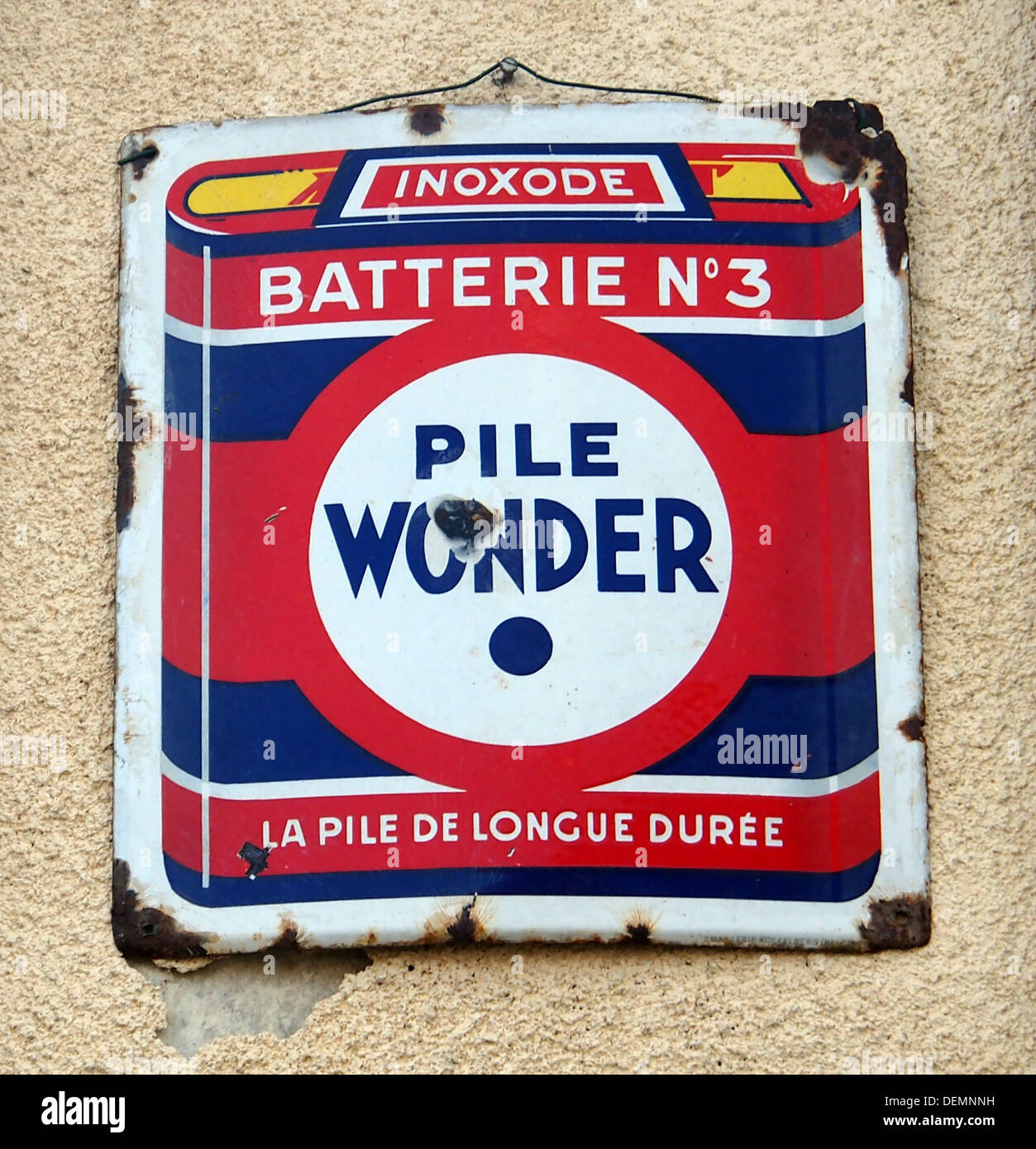 The enamel advertising sign for Pile Wonder Batterie is a vintage piece ...
