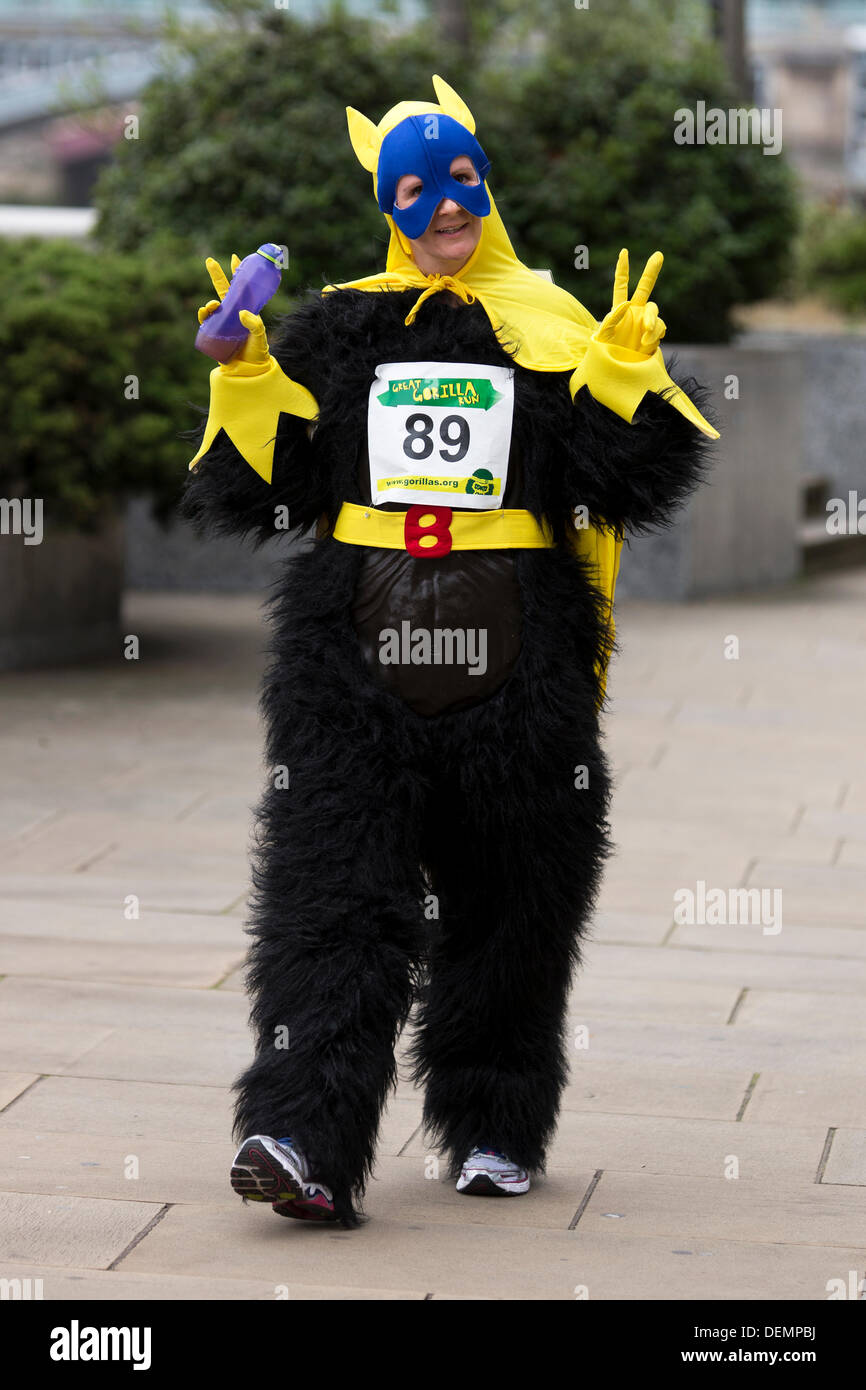 Masked runner hi-res stock photography and images - Alamy