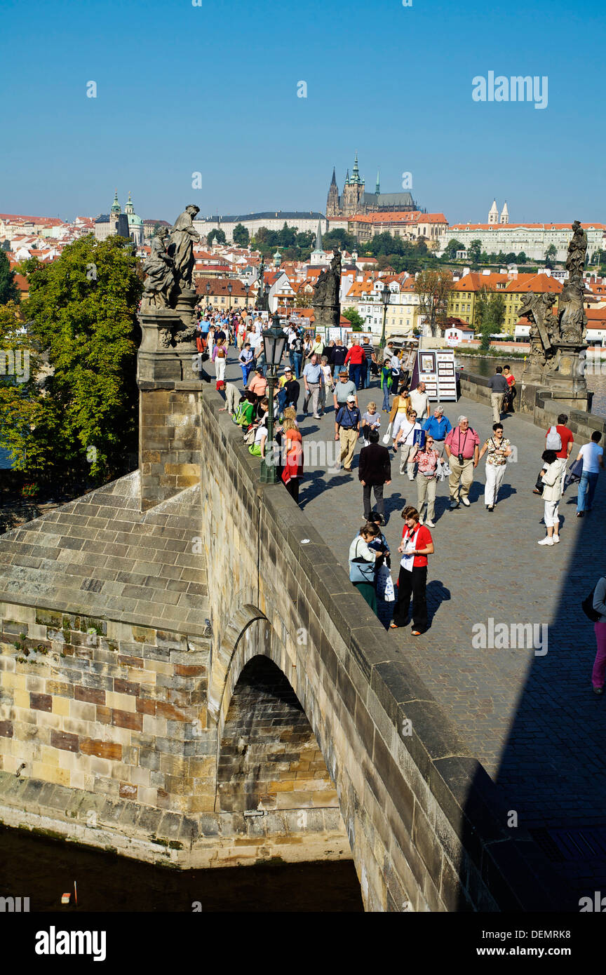 King charles crowd hi-res stock photography and images - Alamy