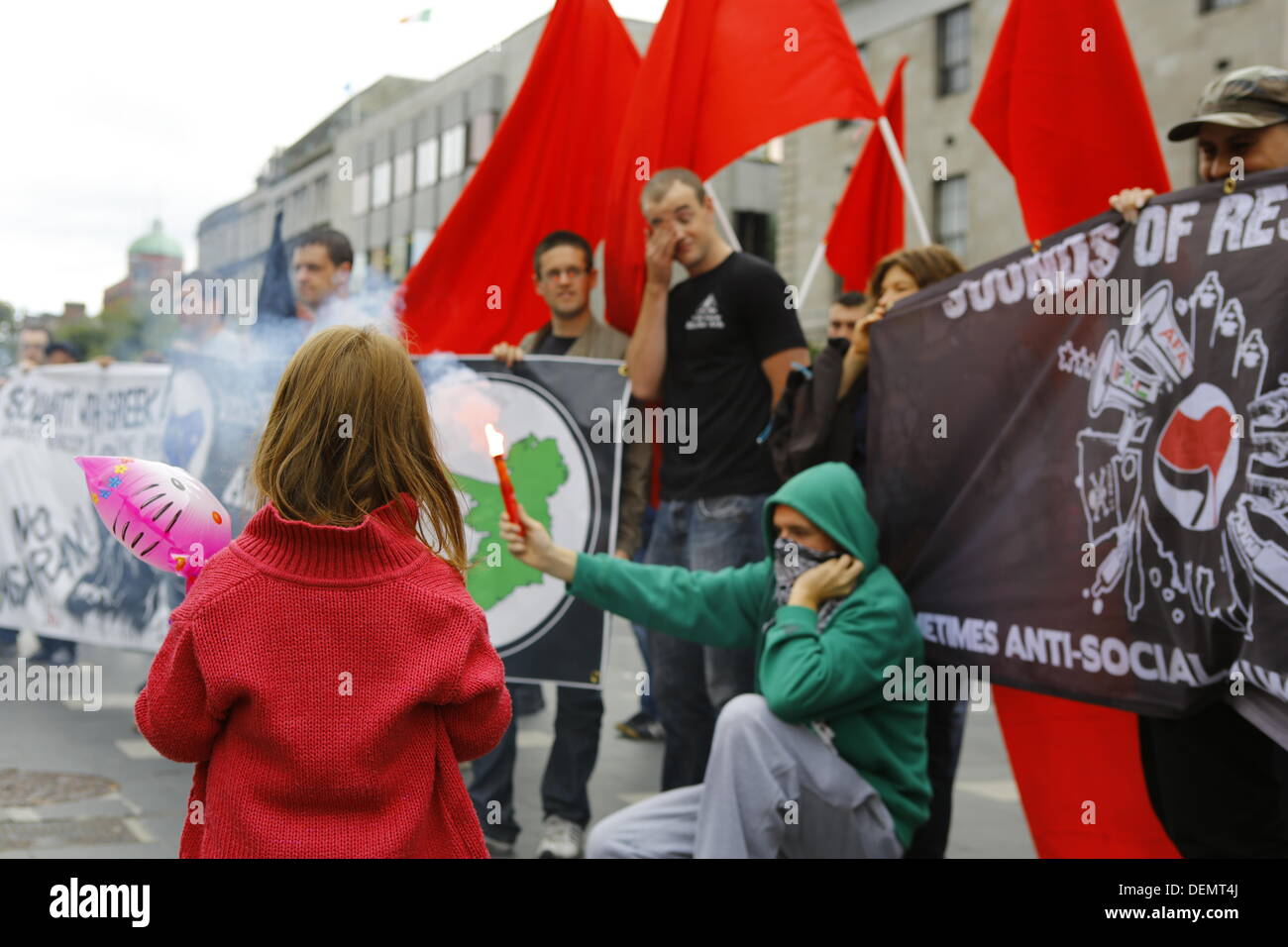 Dublin, Ireland. 21th September 2013. A little girl watches the ...