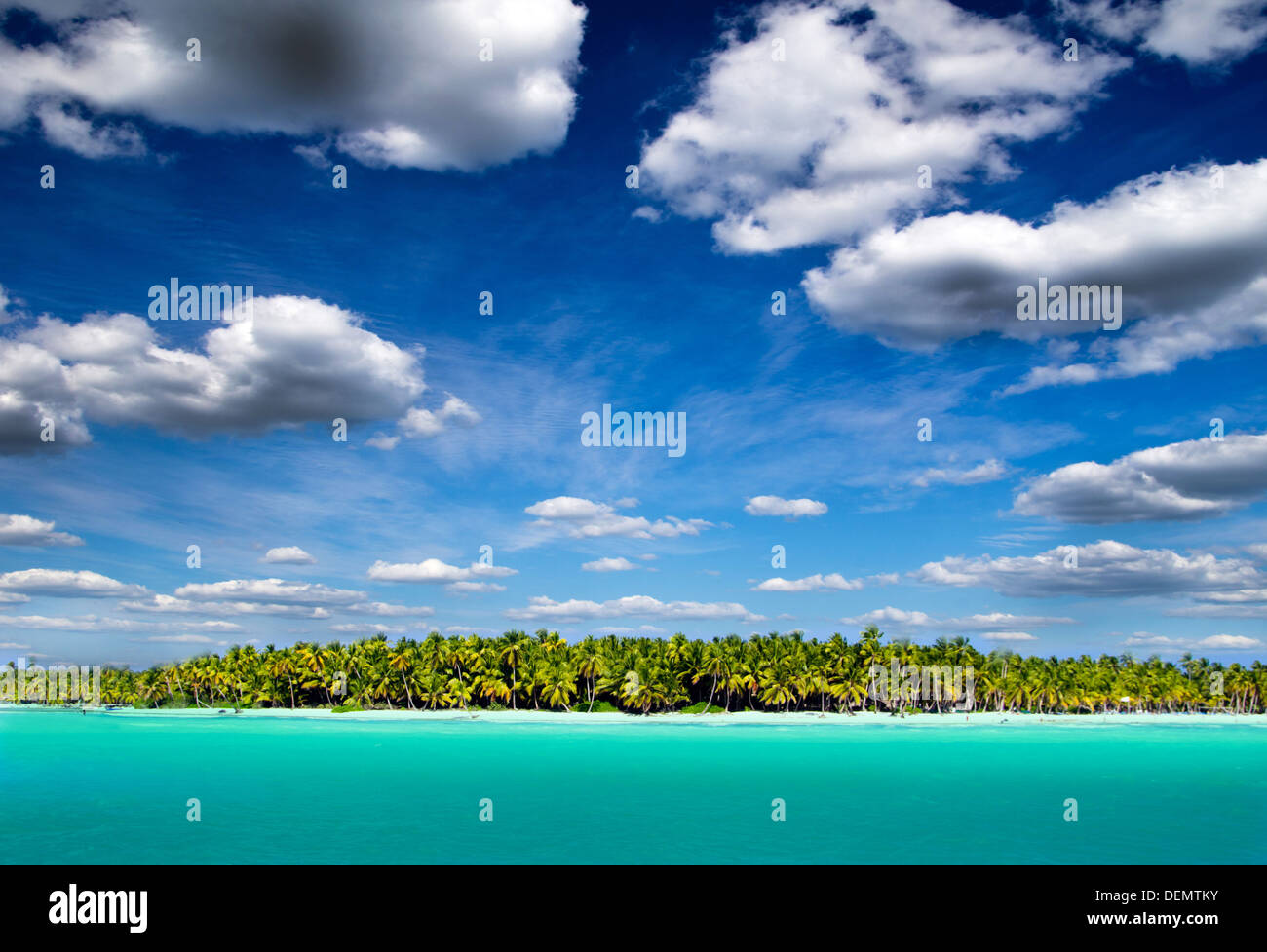 Beautiful blue waters beach hi-res stock photography and images - Alamy
