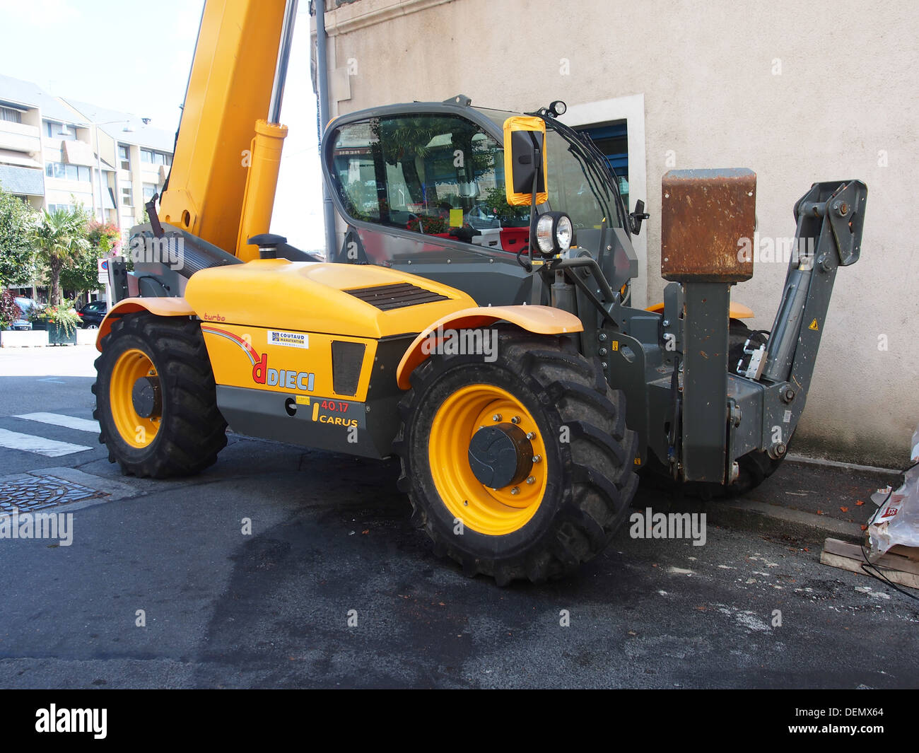 The Dieci Icarus 40.17 is a telescopic handler used in construction and ...