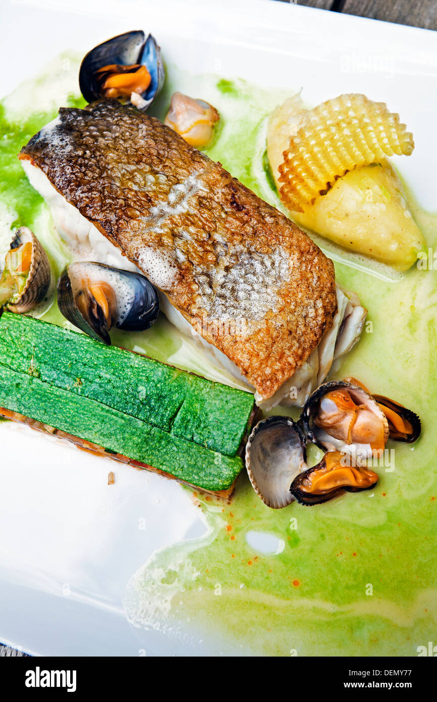 Fish stars hi-res stock photography and images - Alamy