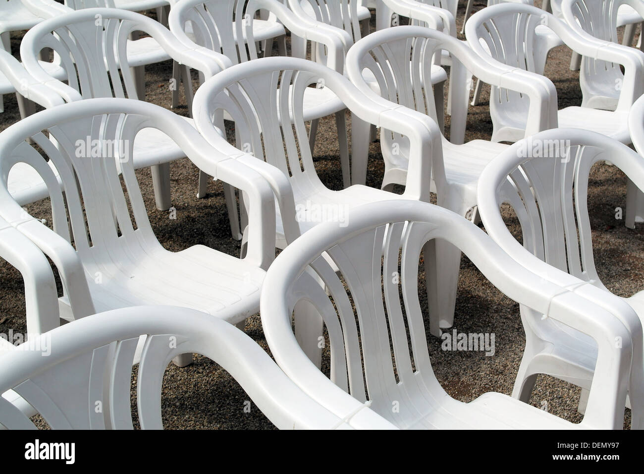 Rows of white empty chairs Stock Photo - Alamy