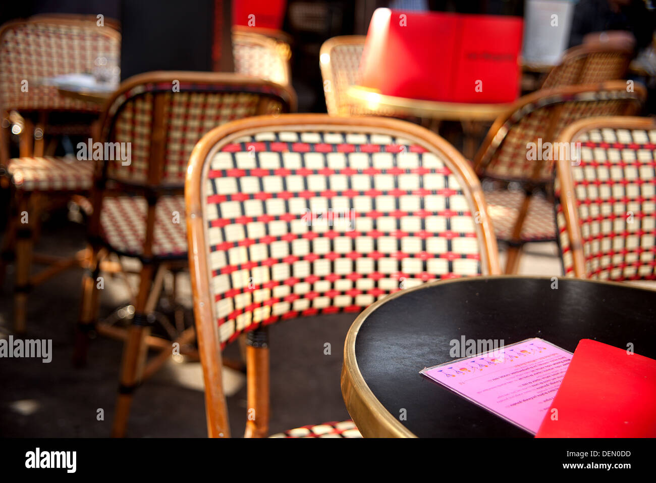 Paris empty restaurant hi-res stock photography and images - Alamy