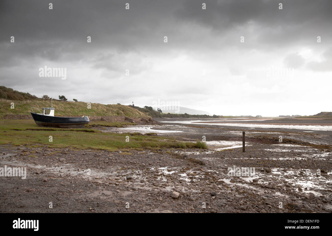 Stormy seashore hi-res stock photography and images - Alamy